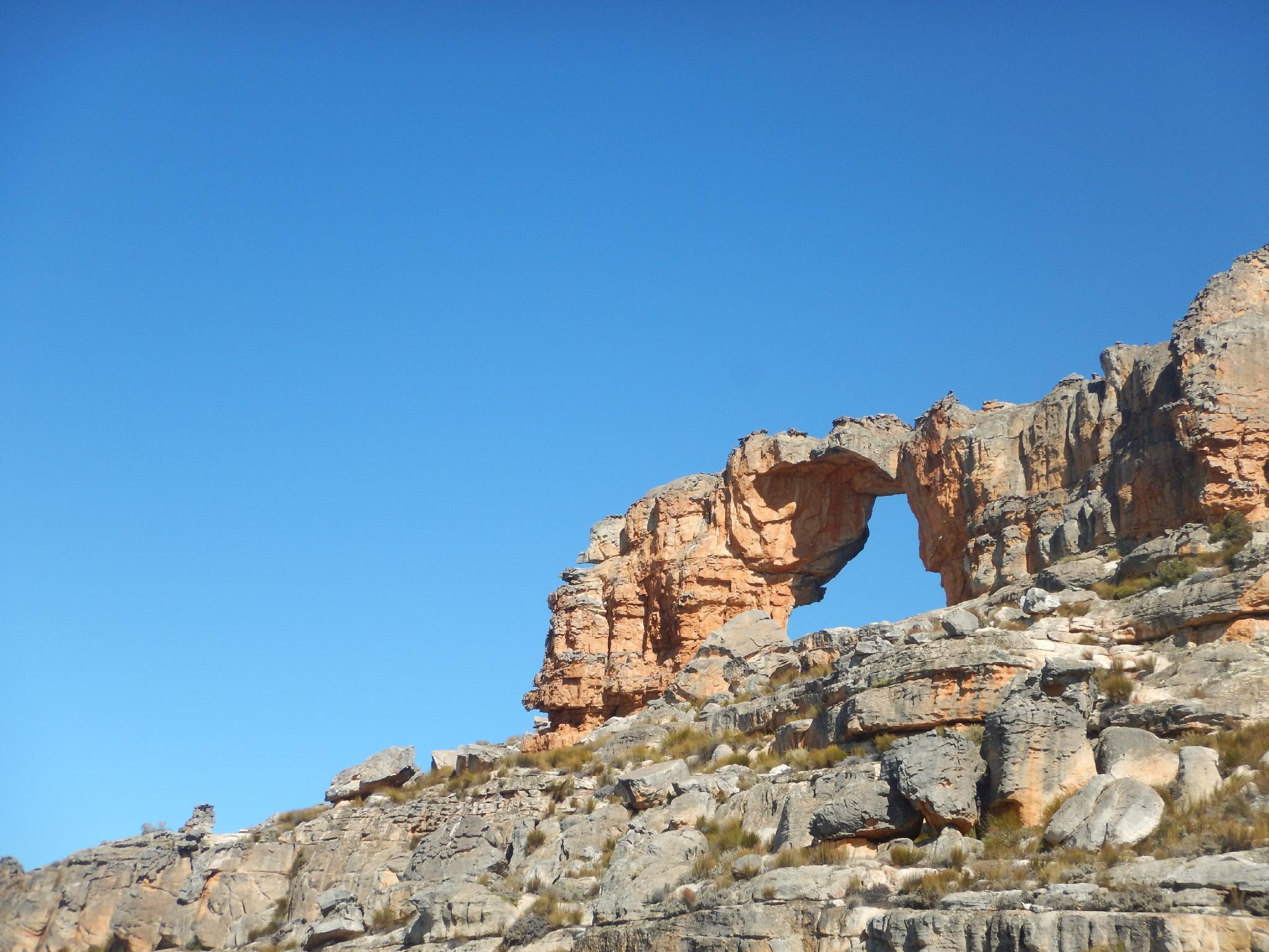 Hiking Wolfberg Cracks and Wolfberg Arch - Cederberg South Africa ...